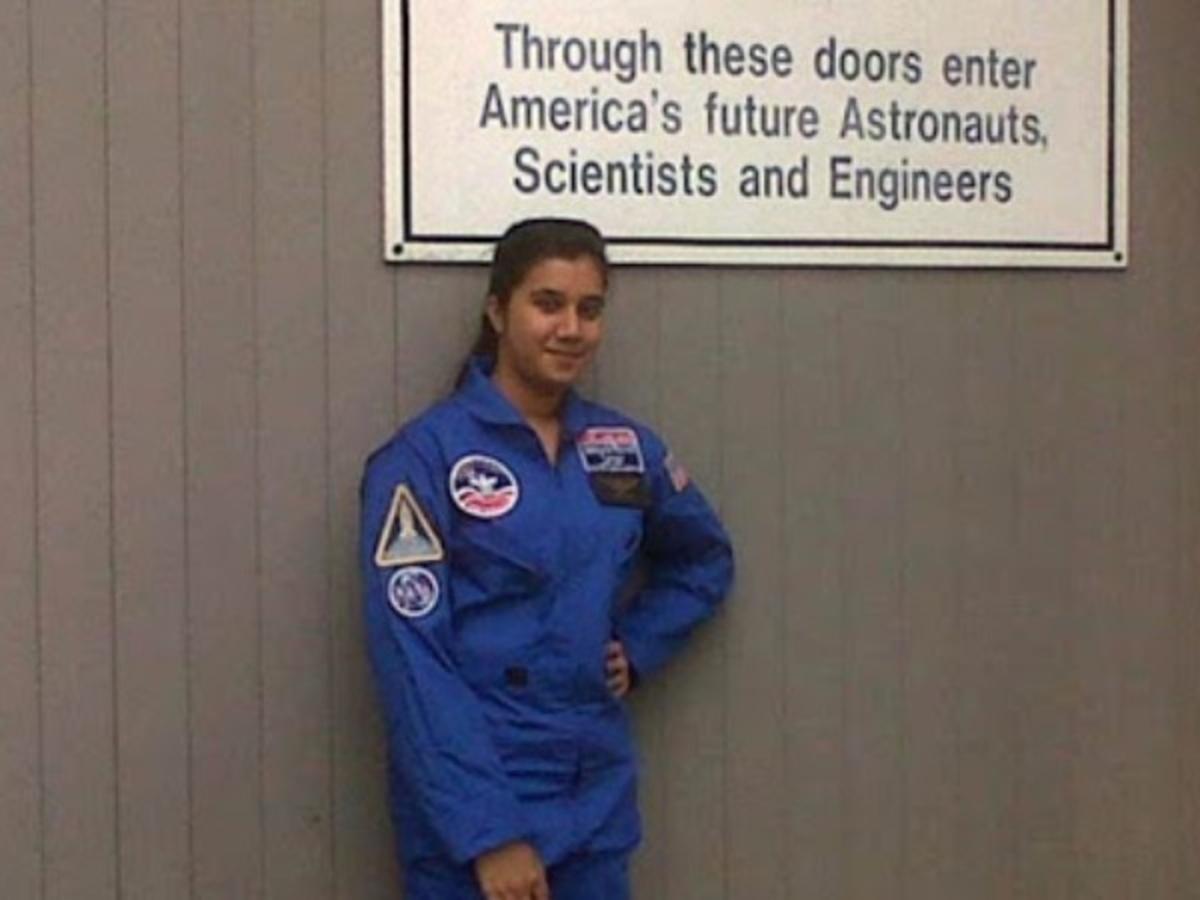 Ayesha Aziz : India’s Youngest Female Commercial Pilot – Kashmir RootStock