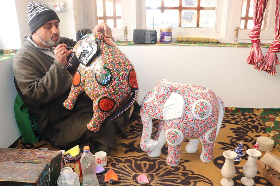 PRESERVING TRADITION, CRAFTING THE FUTURE:THE RICH TAPESTRY OF KASHMIRI ...