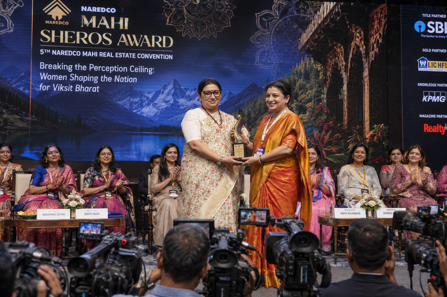 J&K’S DR. HINA SHAFI BHAT RECEIVES NAREDCO MAHI SHEROS AWARD AT ...